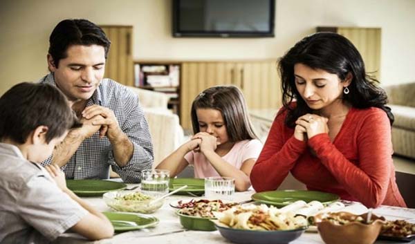 Blessing the Table: A Practice of Gratitude and Faith - Catholicus.eu ...