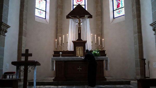The Prohibition of Flowers on the Altar: The Strict Aesthetic Rules ...